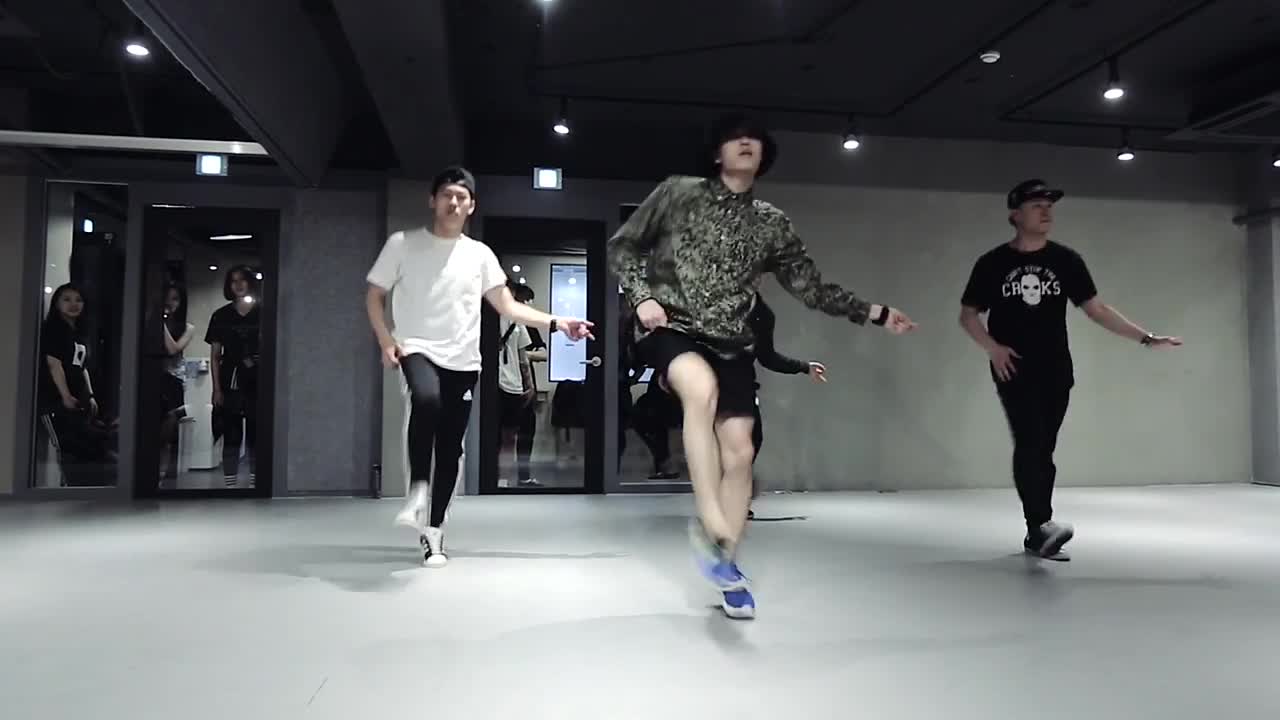 【1M合作】iKON成员金东赫舞蹈训练视频抢先公开! - 1.教室版
