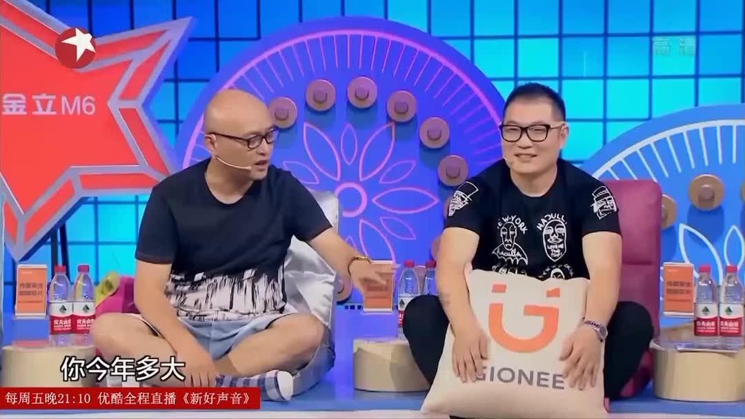 弟弟粘人到极致 电话按小时计算 老婆说法使哥哥表示哭笑不得