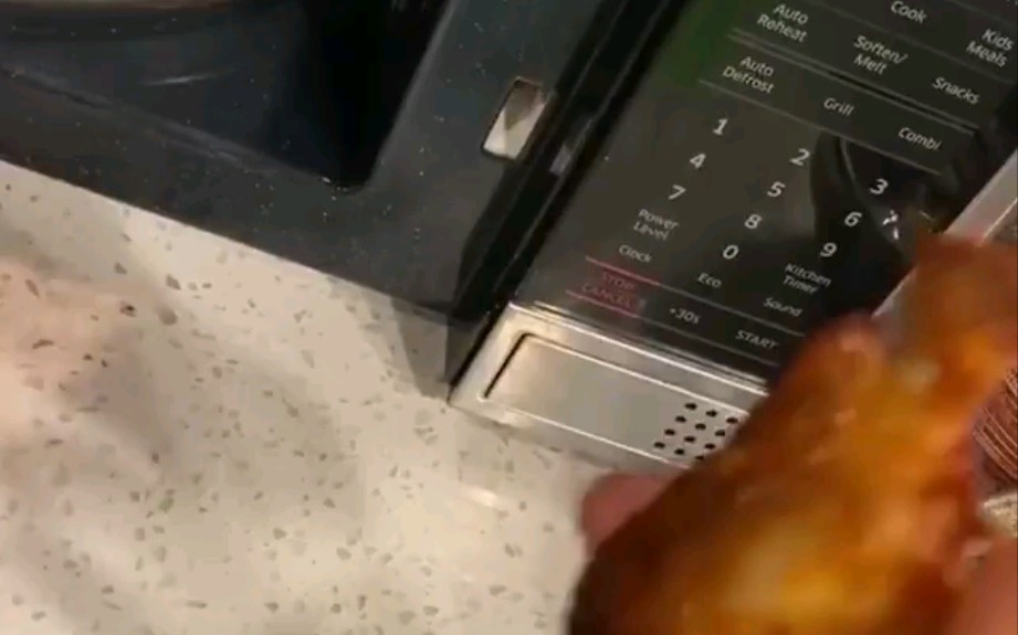 Rich Brian| 性感七哥在线教你如何使用微波炉