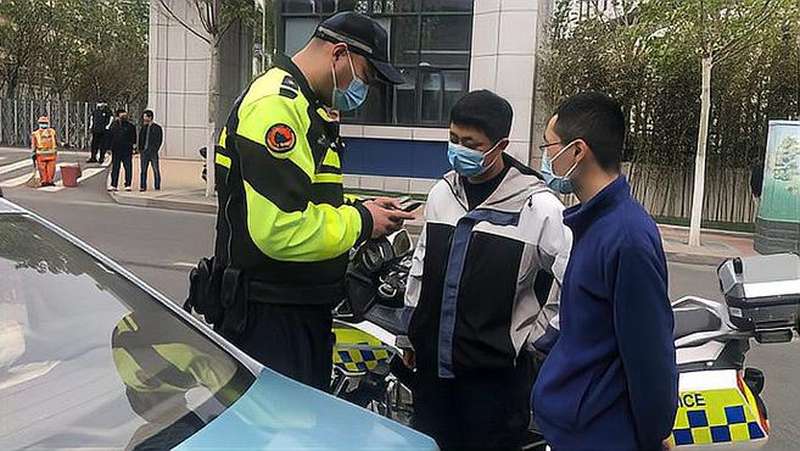 果然视频|现场视频来了 济南15人因乘坐后排未系安全带被罚!
