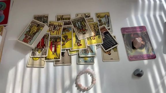 塔罗占卜,你心中的人对你们这段关系的看法,第二组牌解析