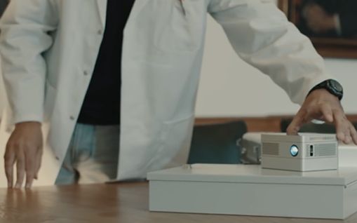 内置平板的模块化投影仪,让你随时随地看大片