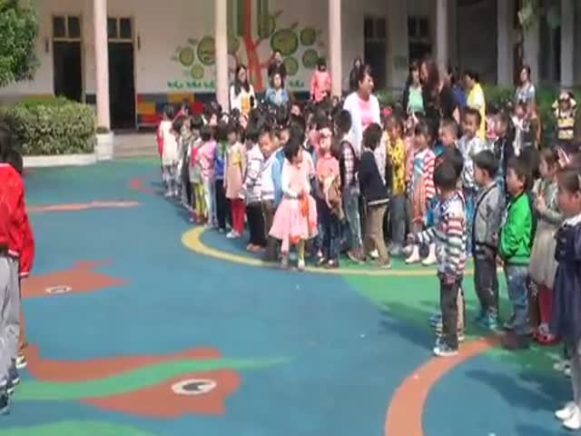 浣江幼儿园大一班国旗下表演1