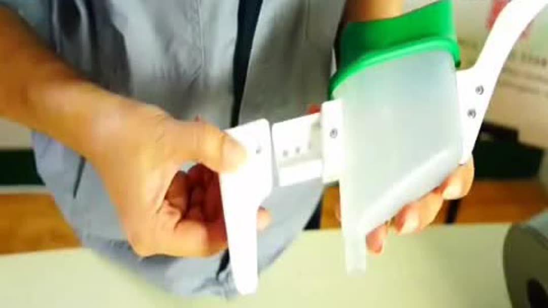 郭氏卧床用高级女用接尿器尿斗高度的调节方法与安装方法