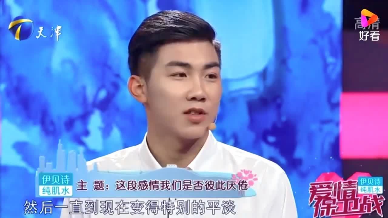 小伙长相帅气,在学校经常被异性要微信,女友坐不住了