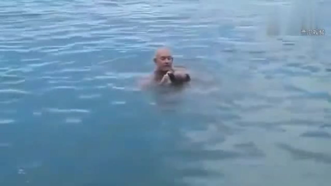 教你快要失传的溺水自救技巧,快速有效