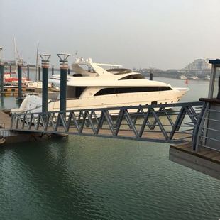 叫花子唱戏穷开心 