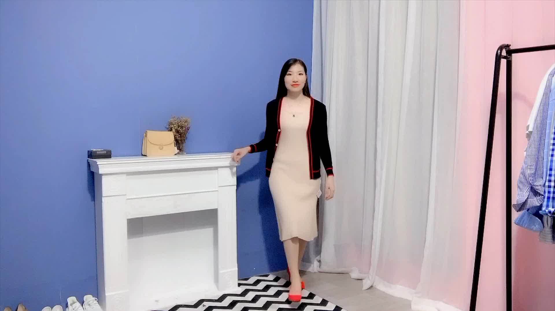早晚微凉的秋季,温柔感满满的针织开衫就这样穿,保暖还很方便