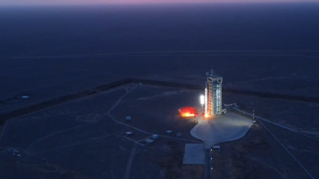 直击发射现场!两地两箭23星 长征火箭创造新纪录