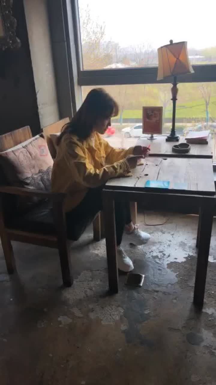 今天接一个打王者荣耀的订单,居然还是一个漂亮的小姐姐,确认过眼神…