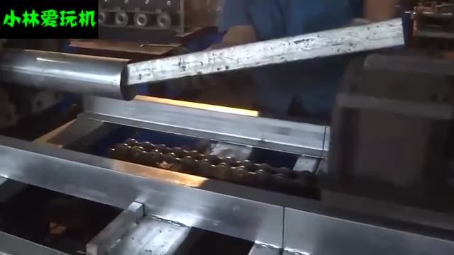 惊人的工厂机械加工过程!网友:原来螺旋管就是这样做出来的