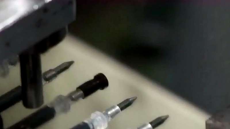 写了这么多年的圆珠笔,才知道圆珠笔原来是这样制作的,涨知识了