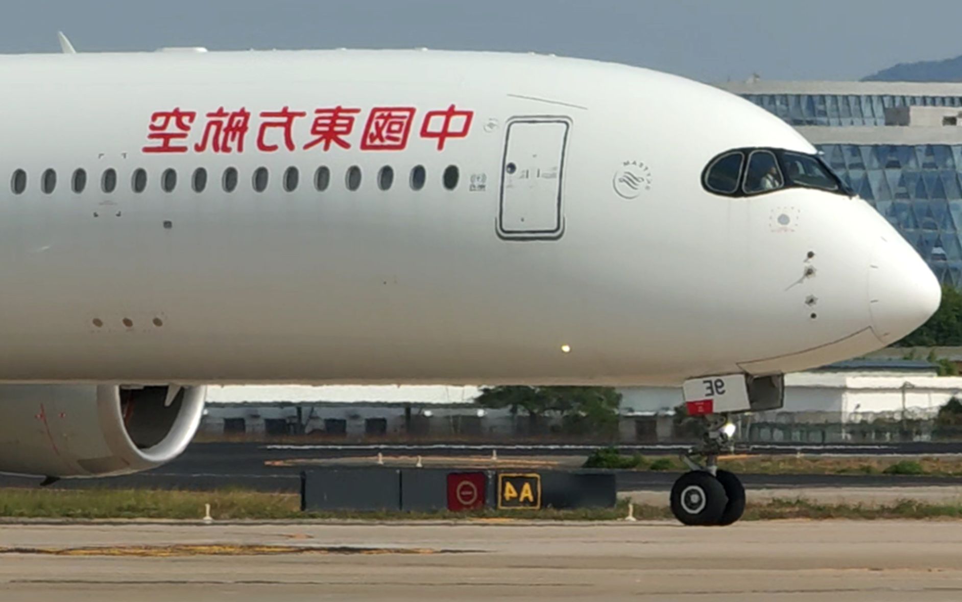 东航墨镜机‖空客A350客机起飞厦门高崎国际机场