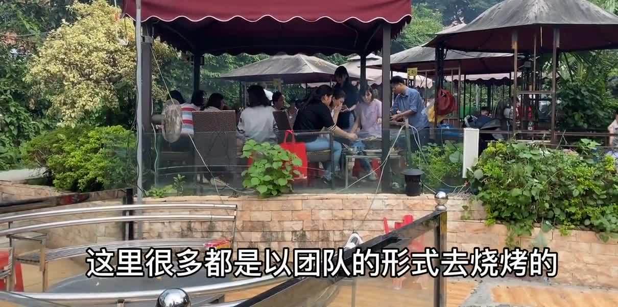 Maggie和前同事一起烧烤,交流各自公司亚马逊海外仓和FBA仓运作