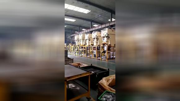 高精密压力机加机器人汽车零部件自动化生产线-浙江易锻精机