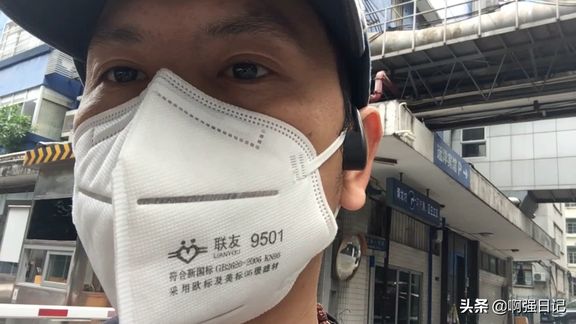 外卖员生活有多难?人比订单还多。路上碰到一个外卖员出事故。