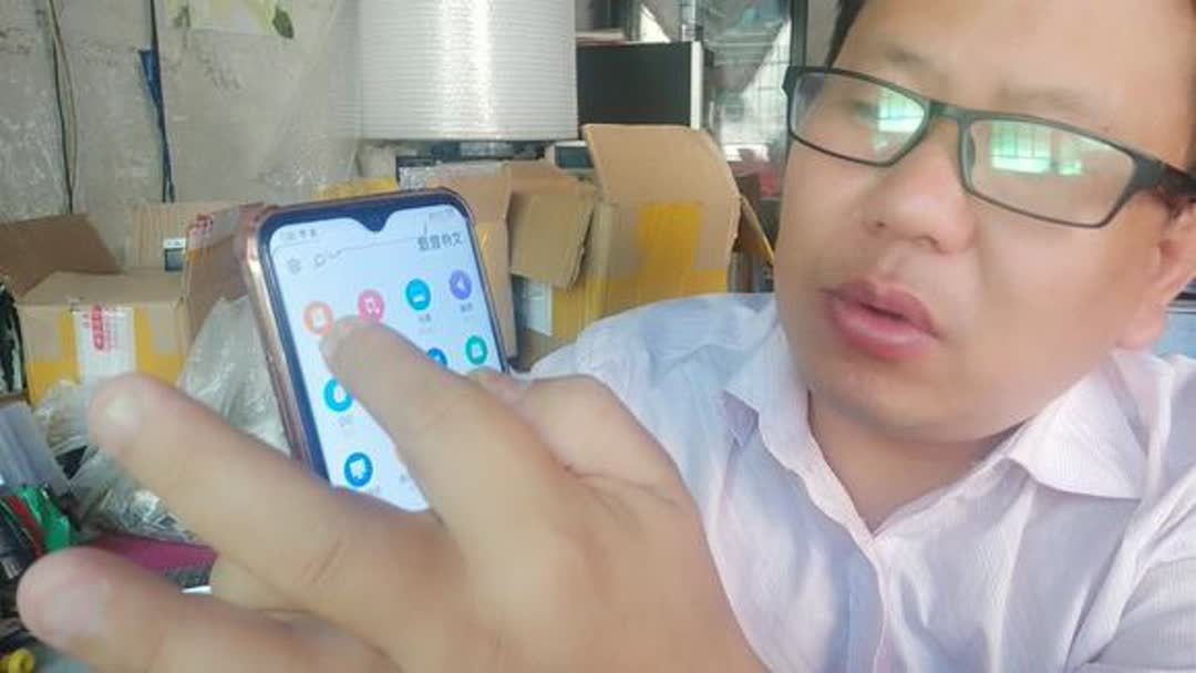 回答老人关于如何删除手机文件垃圾问题