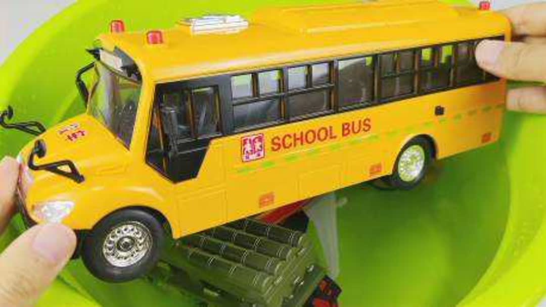 汽车总动员:压路机、装载机和校车,小朋友们都认识哪一辆?