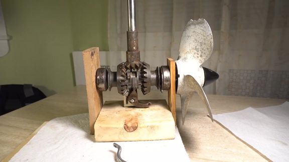 螺旋桨如何实现前进倒退,原来是这个装置起作用了