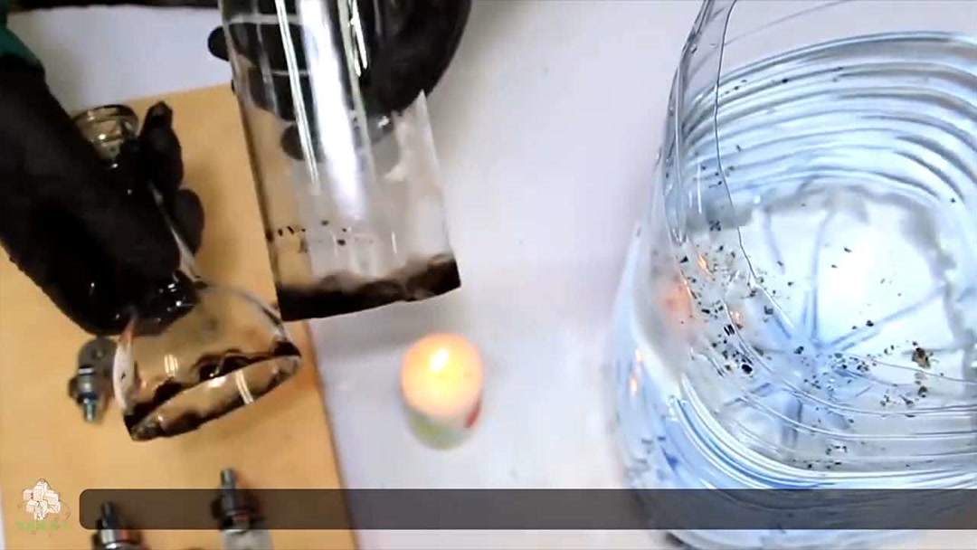 徒手掰断玻璃瓶大妙招,用螺丝制作一个工具就可以做到