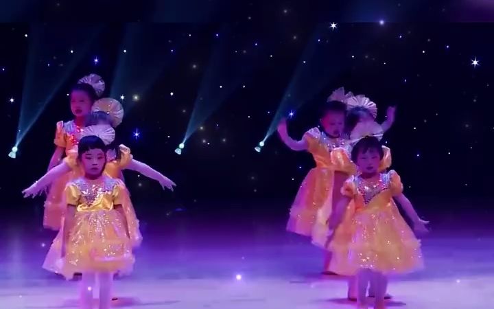 幼儿园小班舞蹈《微笑的季节》幼儿园小班舞蹈《微笑的季节》幼儿园...