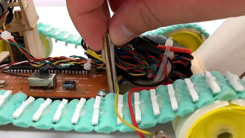 真是个牛人,制作一台打桩机模型,中国制造令人佩服