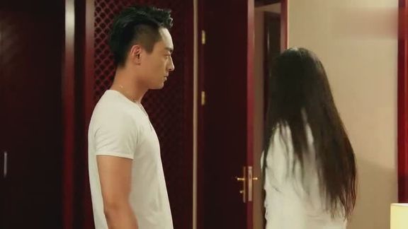 两位外貌一模一样的美女,二选一,帅气总裁该如何选择