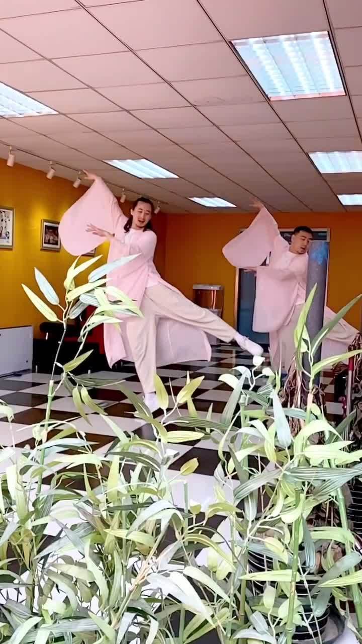 朋友拍的第三视角你们喜欢吗?谁点的舞蹈拿去吧.