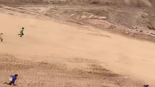 挖翡翠的人不会受伤,看到这一幕,真是开眼了