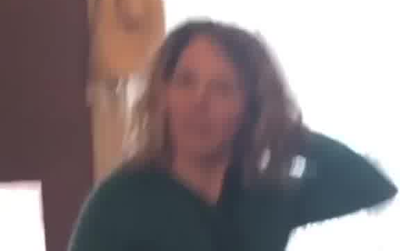 用推刀剃掉别人的头发?