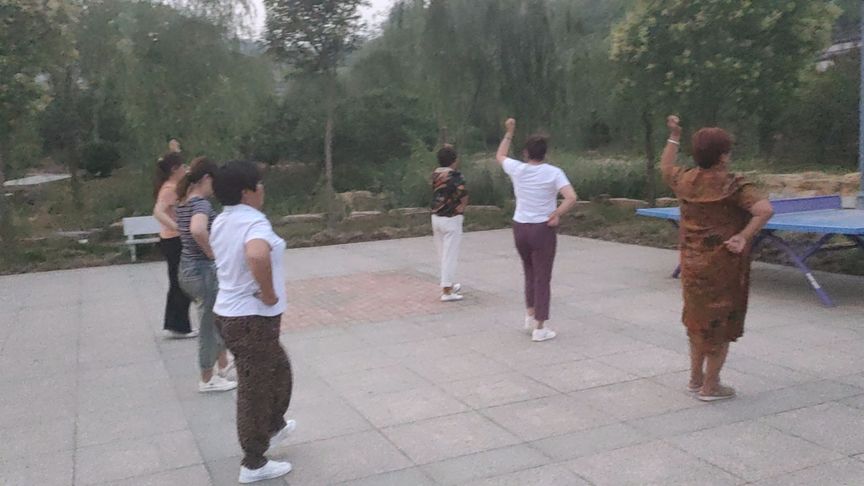 加强舞蹈运动,增强国民体质