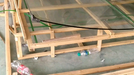 弯钢玻璃安装效果