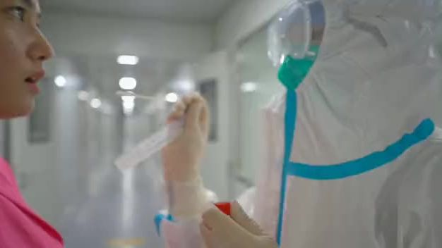 #核酸检测 #共同助力疫情防控 #实验室 #白衣天使加油 #