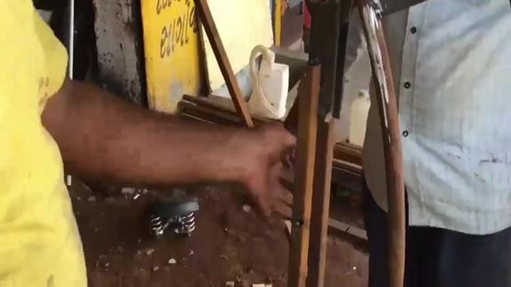 牛人发明的单轮自行车,想亲自试试