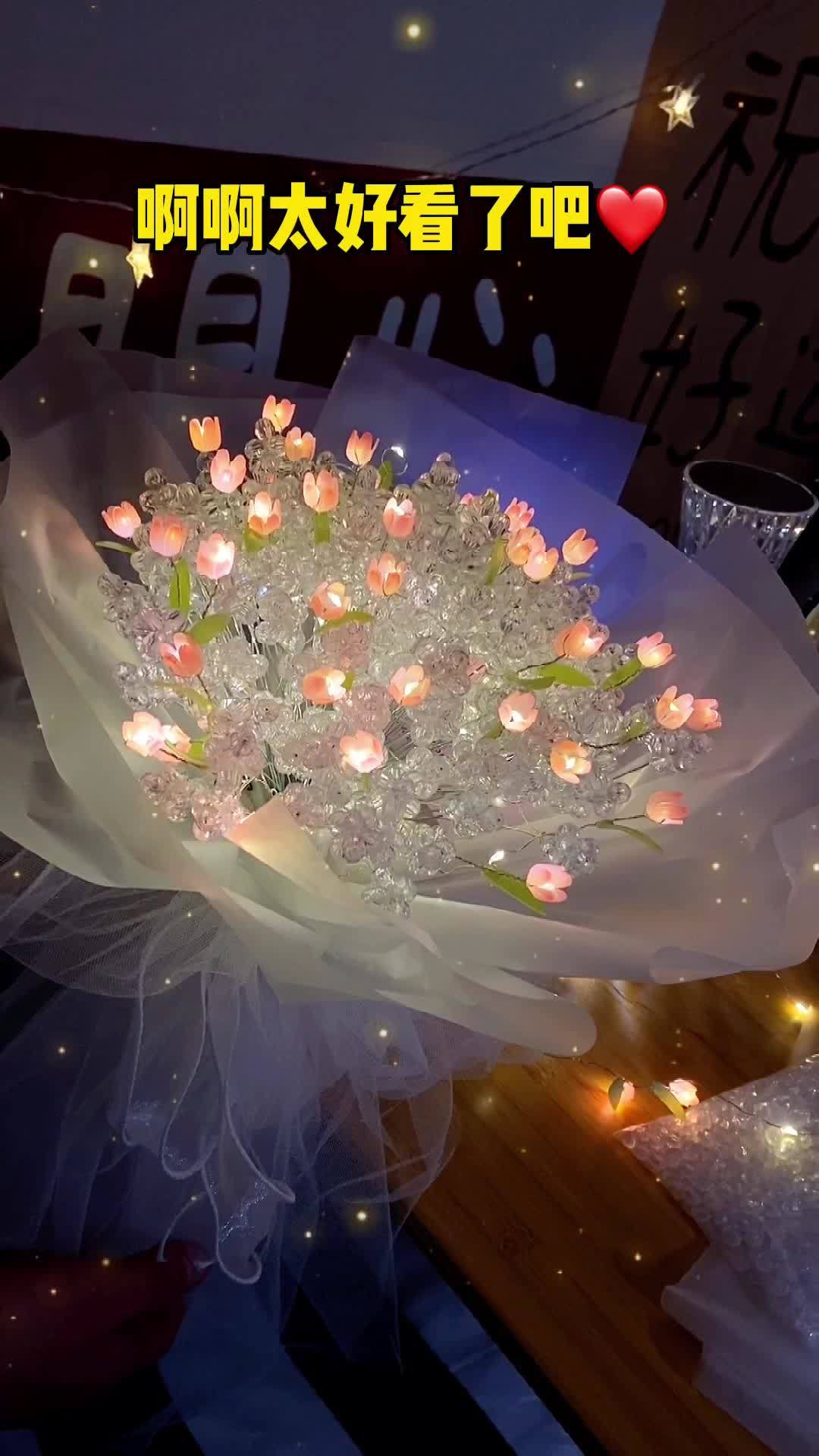 重要的不止是花,还有他愿意为我花心思的样子,爱与不爱真的很明显
