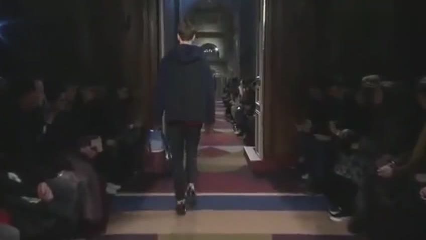 男模T台走秀你是在看他们的衣着打扮还是八块腹肌呢?