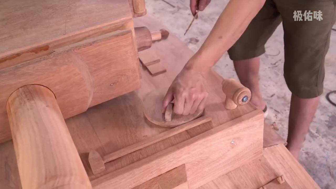 有人耗费半年时间用木头制作坦克