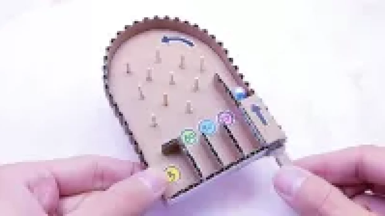 自从有了弹珠游戏机,小朋友可喜欢了,快递箱变废为宝手工DIY