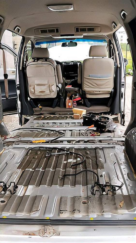 金杯阁瑞斯自改床车,已走完317-318-滇藏线,下期详细介绍。