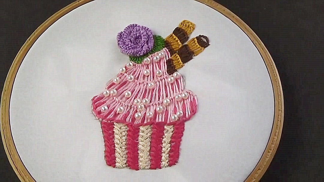 手工刺绣教程,纸杯蛋糕图案的刺绣方法,简单又有创意!