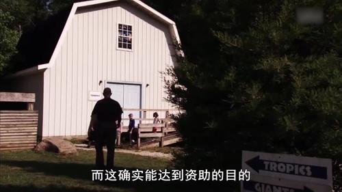 为了提炼抗毒血清,饲养员要冒着生命危险,从毒蛇牙里取出毒液!
