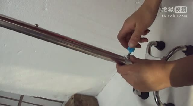 四脚拐杖的安装使用