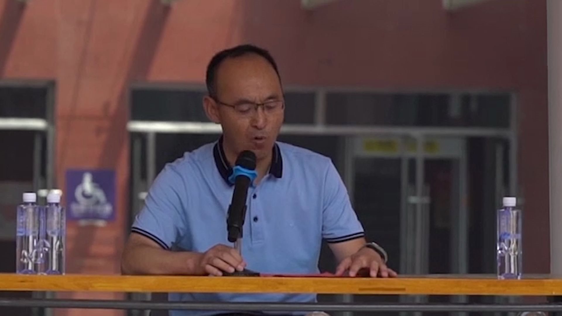 兰炼一中2020届毕业典礼家长代表高三6班王文波的父亲王鑫先生发言