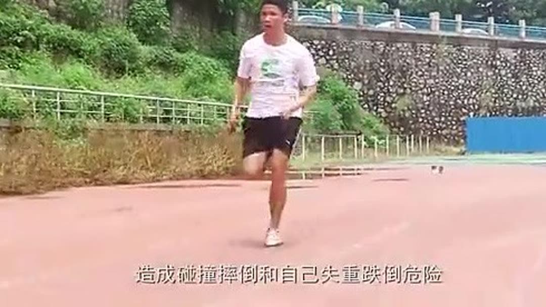 田径训练之100米跑:途中跑