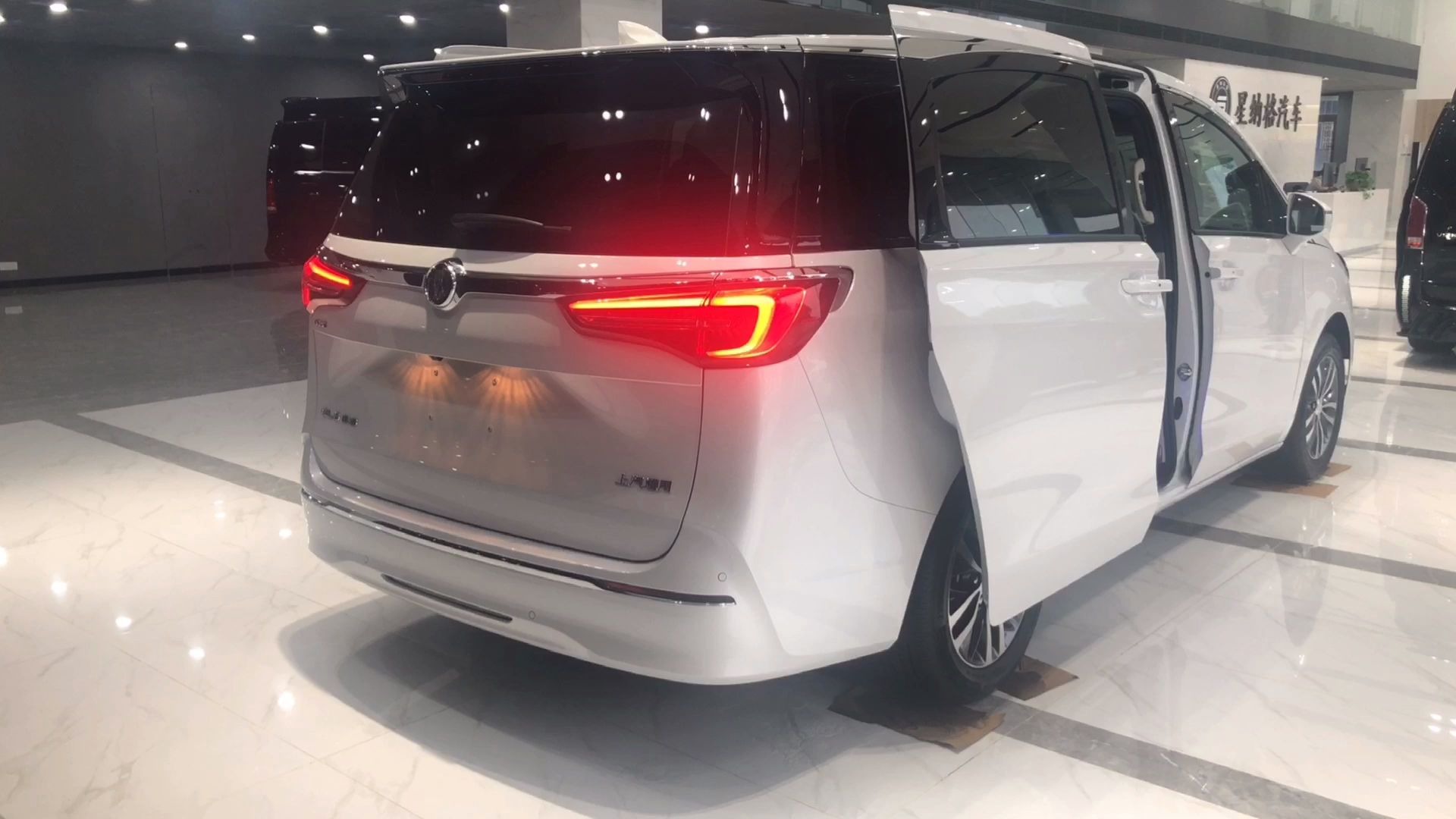 20款别克GL8ES陆尊舒适型裸车改装升级,水晶航空座椅!