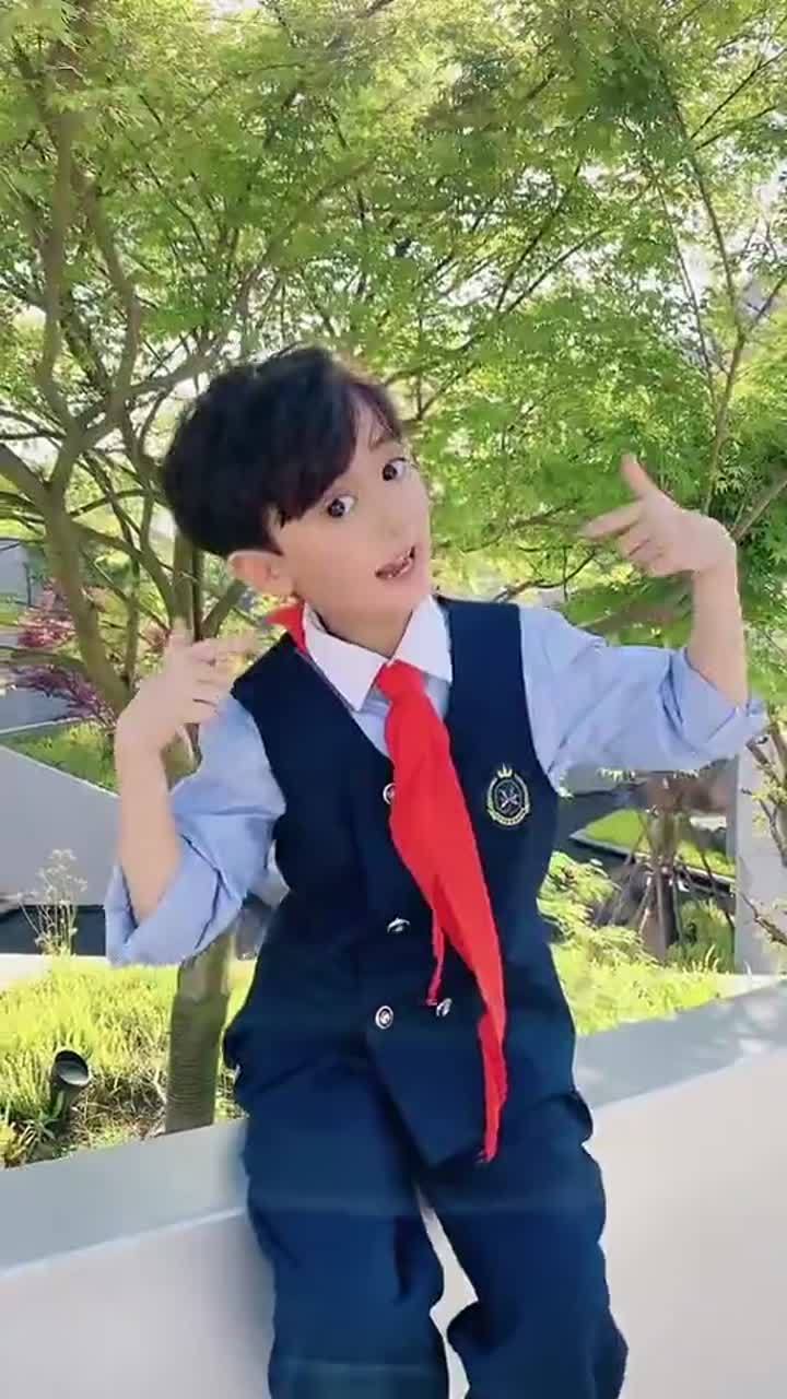 来一个小学生版的高校newboy手势舞人类幼崽成长计划