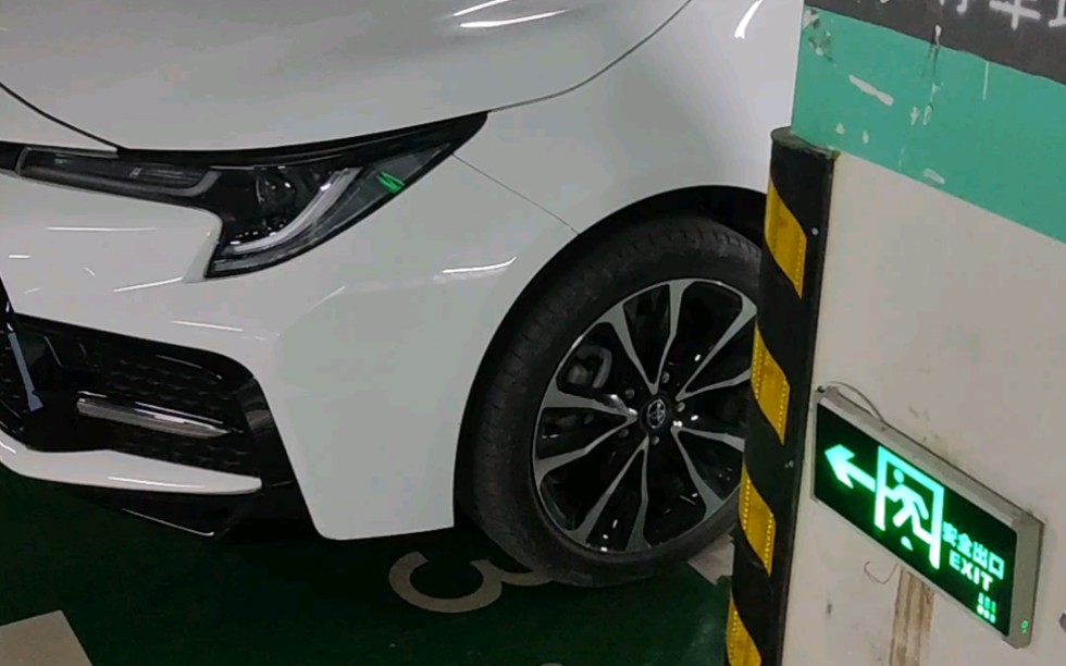 如何开走丰田雷凌