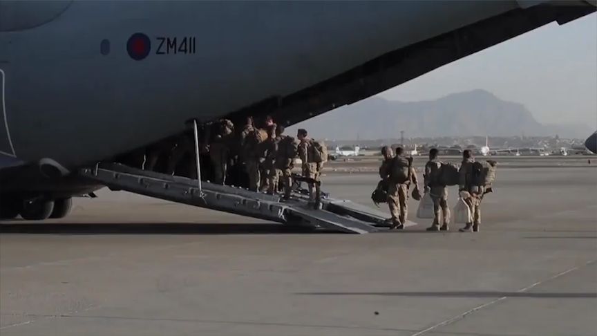 200只猫狗包机离开阿富汗却不载人!英军撤离行动惹争议