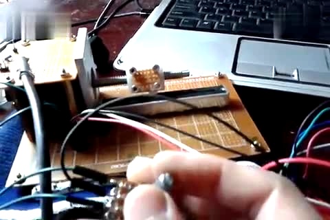 步进电机改装直线私服舵机,PID控制实现。