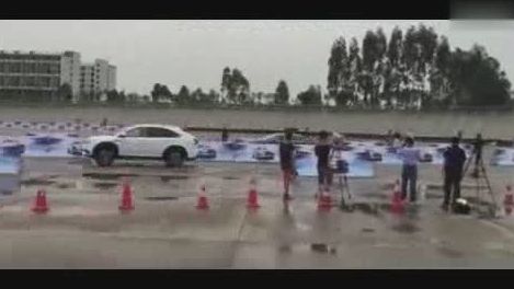 比亚迪唐对战特斯拉直线加速,这次想不到的帅